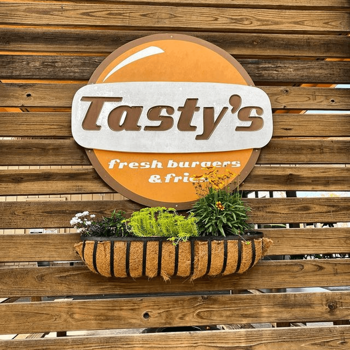 Tasty's Fresh Burgers | Best burgers in FL